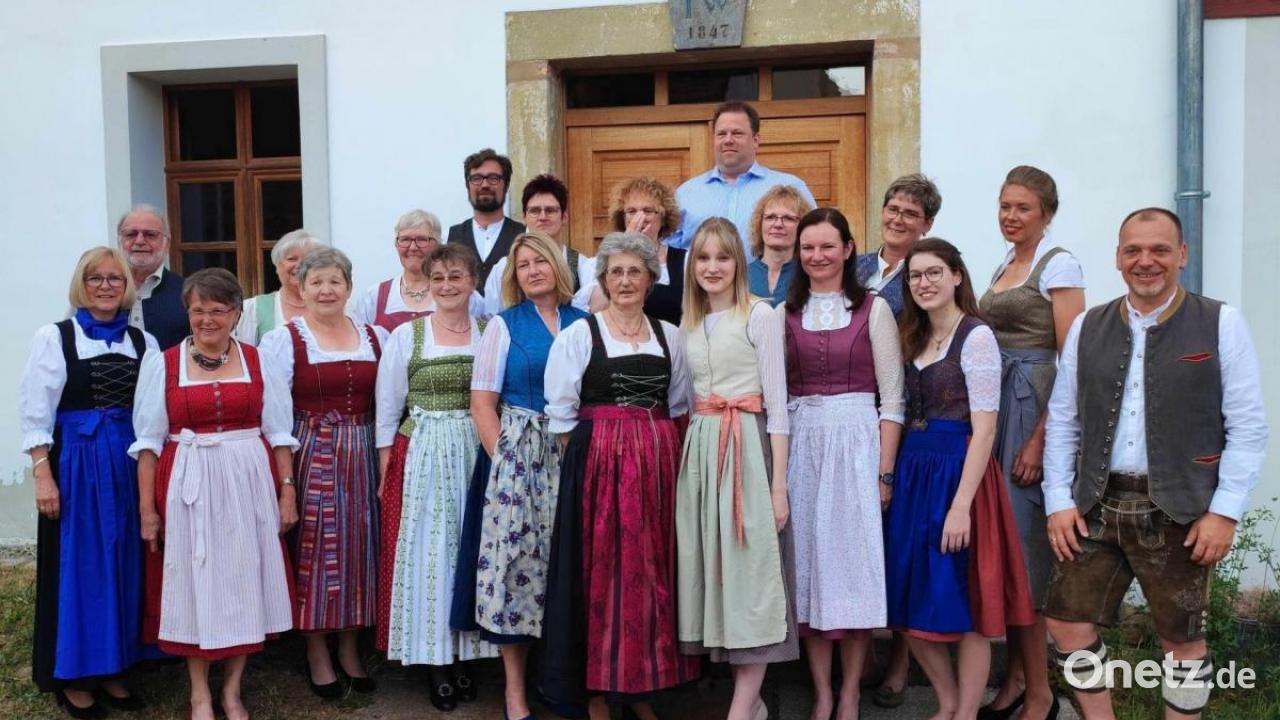 Trachtenschneiderin Edeltraud Wild in der Molzmühle verabschiedet | Onetz
