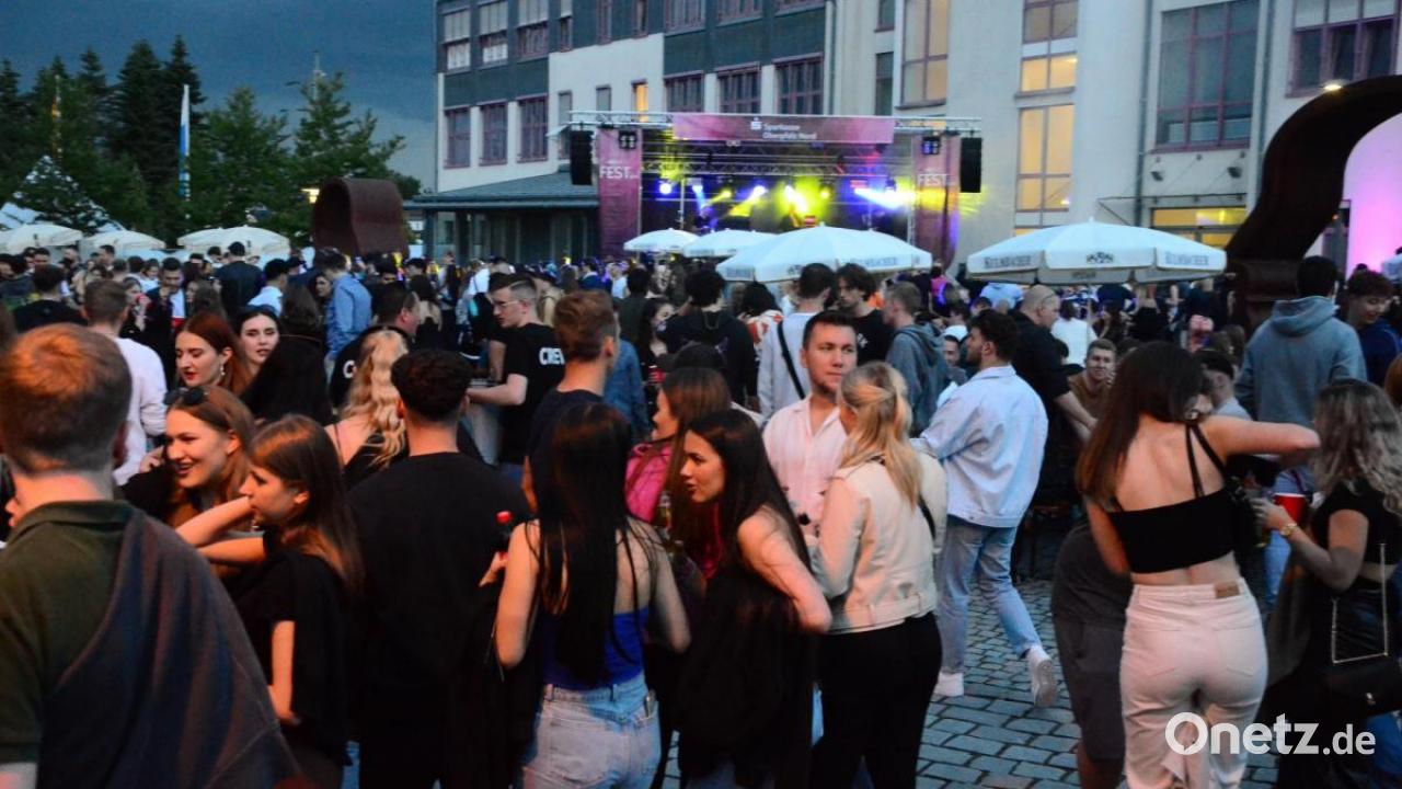 Riesen-Party mit 3000 Besuchern auf dem OTH-Campus in Weiden | Onetz