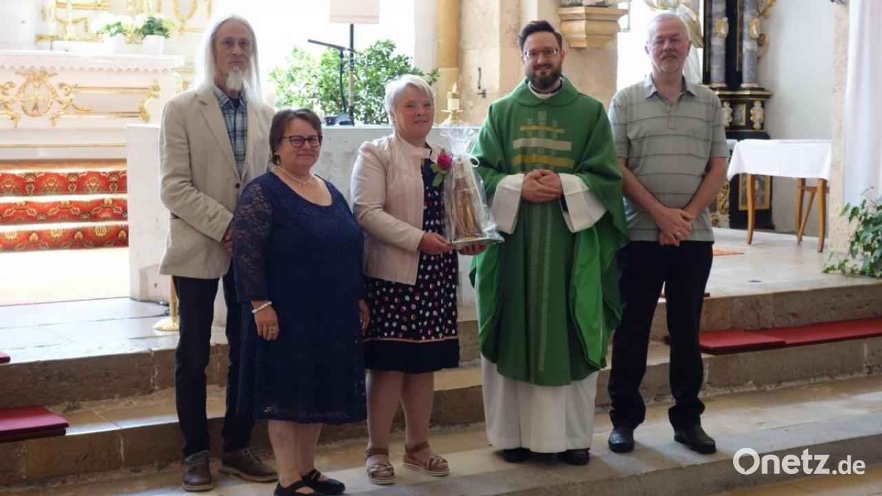 Pfarrei Kastl verabschiedet langjährige Pfarrsekretärin Angelika Hiller | Onetz