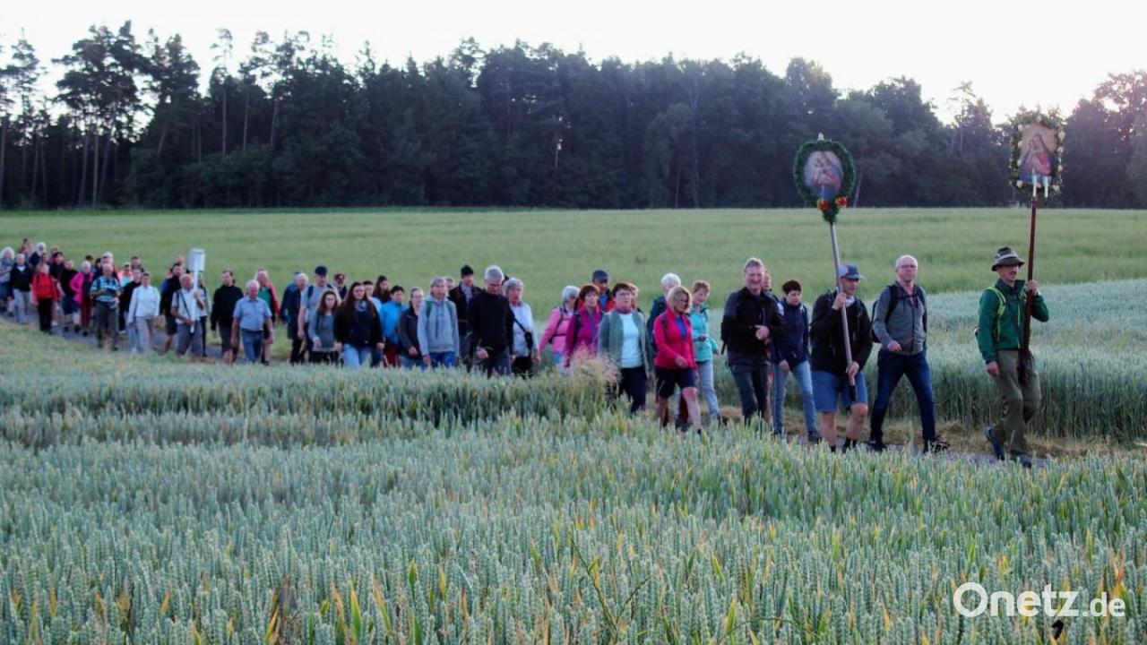 Hirschauer und Ehenfelder Pilger ziehen gemeinsam zum Mariahilfberg | Onetz