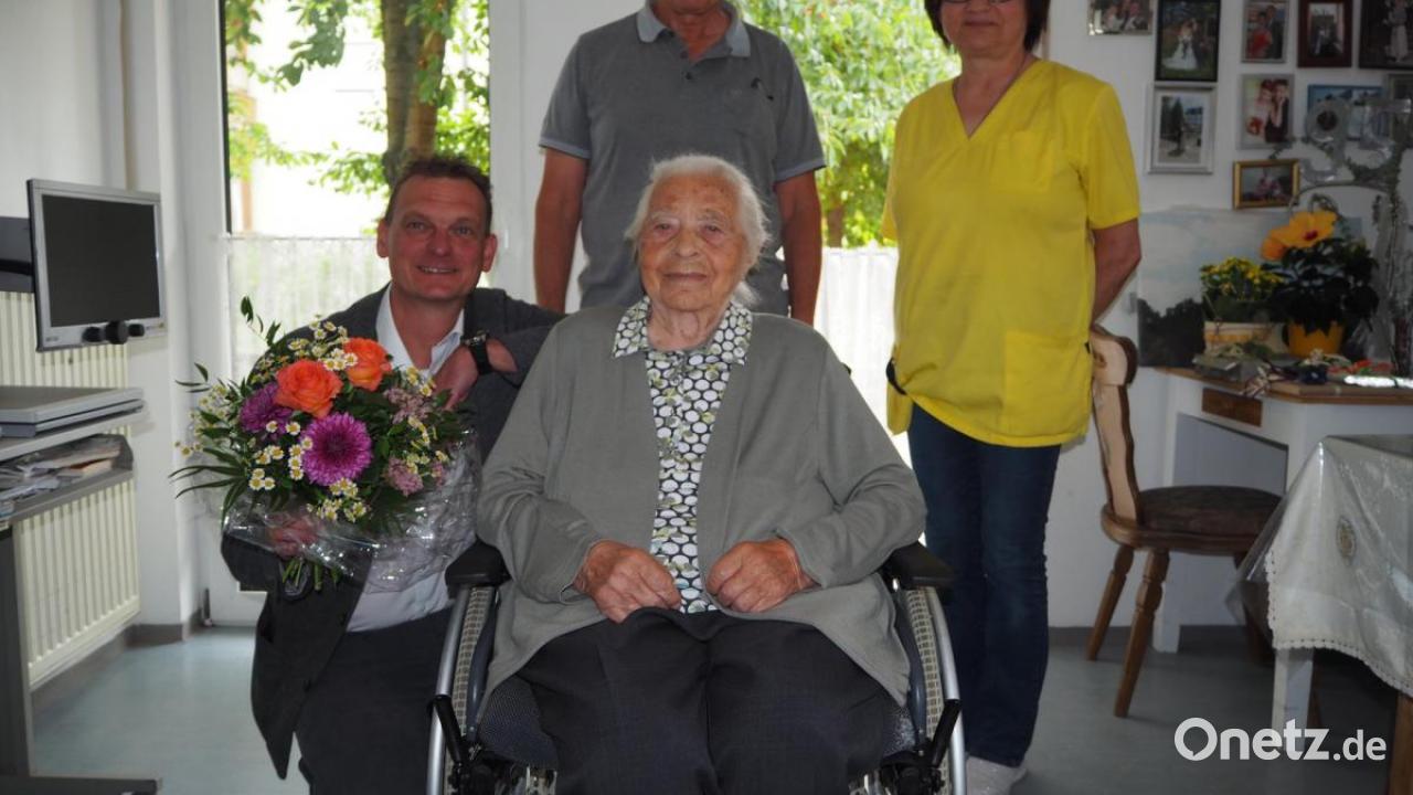 Zum 95. Geburtstag von Anna Hösl in Altenstadt/WN wird gesungen | Onetz