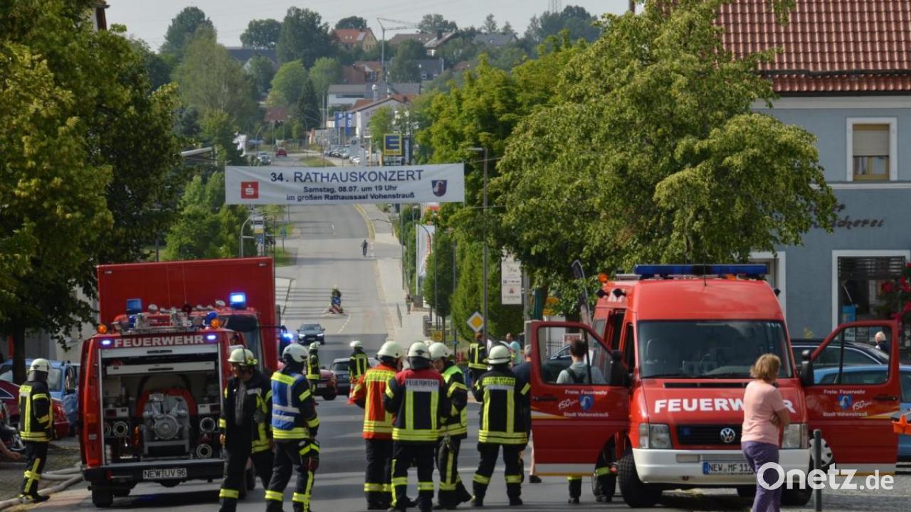 Brand am Marktplatz Vohenstrauß: Über 100 Feuerwehrkräfte kämpfen gegen Flammen | Onetz