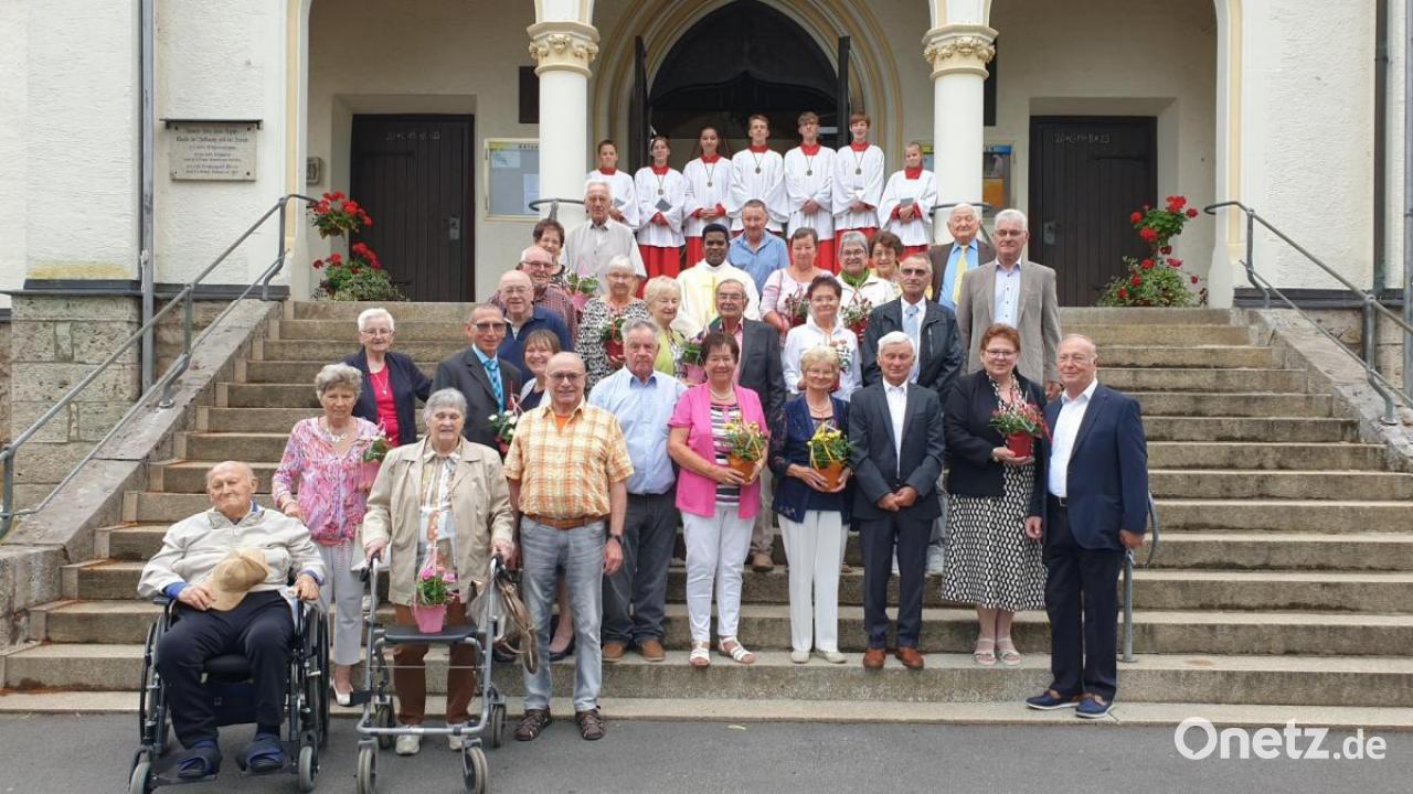 Pfarrgemeinde Herz Jesu Rosenberg ehrt Ehejubilare | Onetz