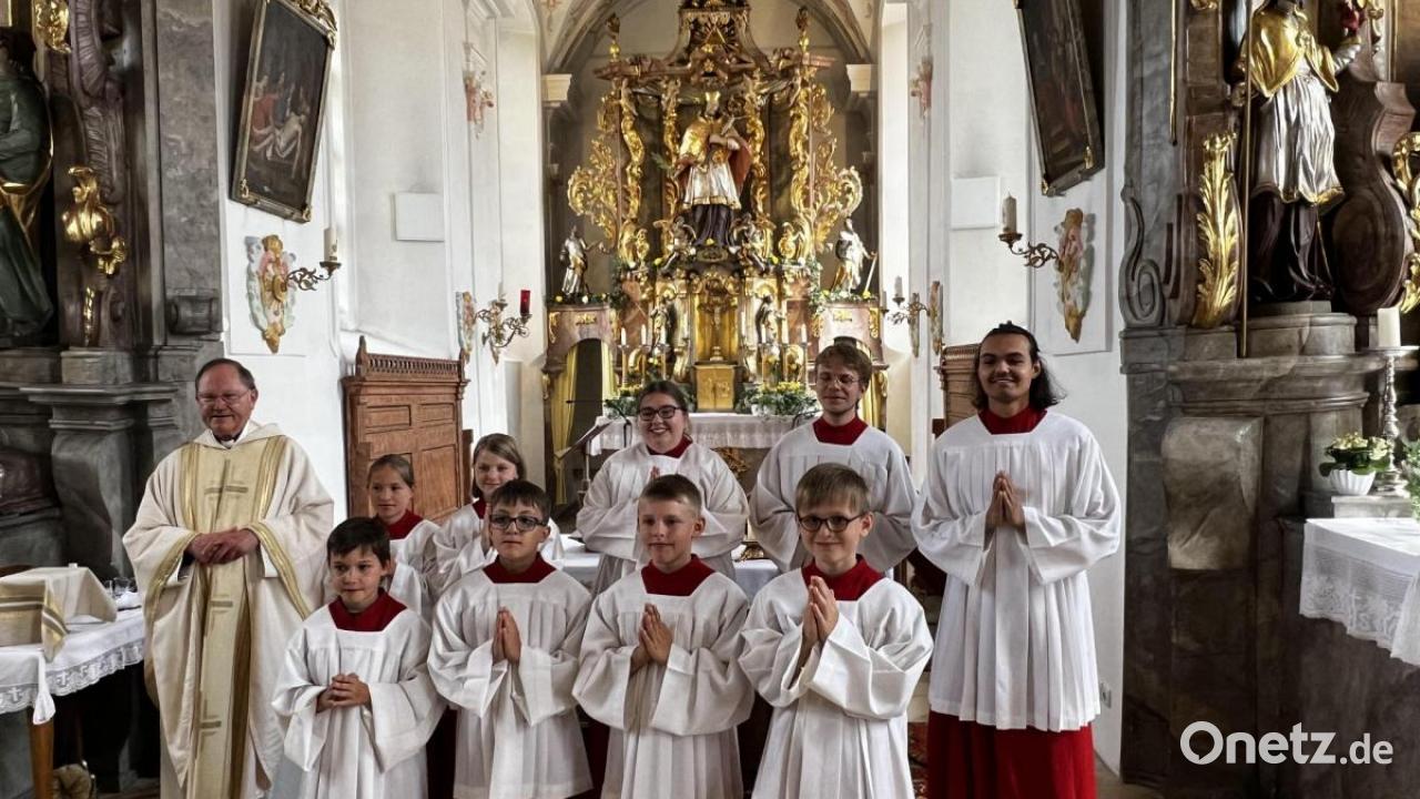 Pfarrei Waldeck begrüßt neue Ministranten und verabschiedet altgediente | Onetz