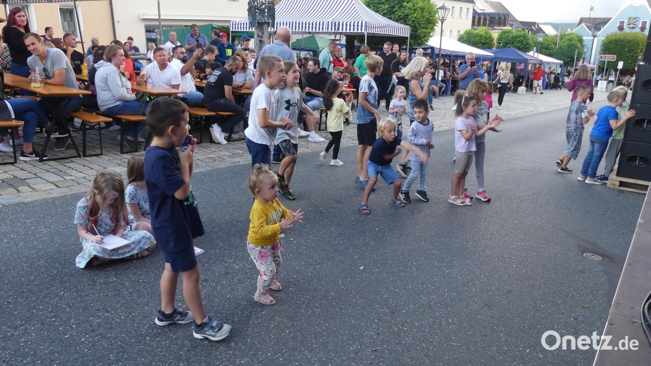 "Stoapfälzer Spitzbuam" bringen Karlsplatz in Eschenbach zum Beben | Onetz