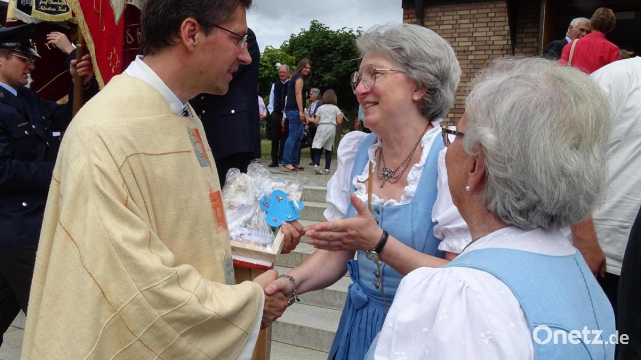 Nach 14 guten Jahren: Fensterbach verabschiedet Pfarrer Michael Hoch | Onetz