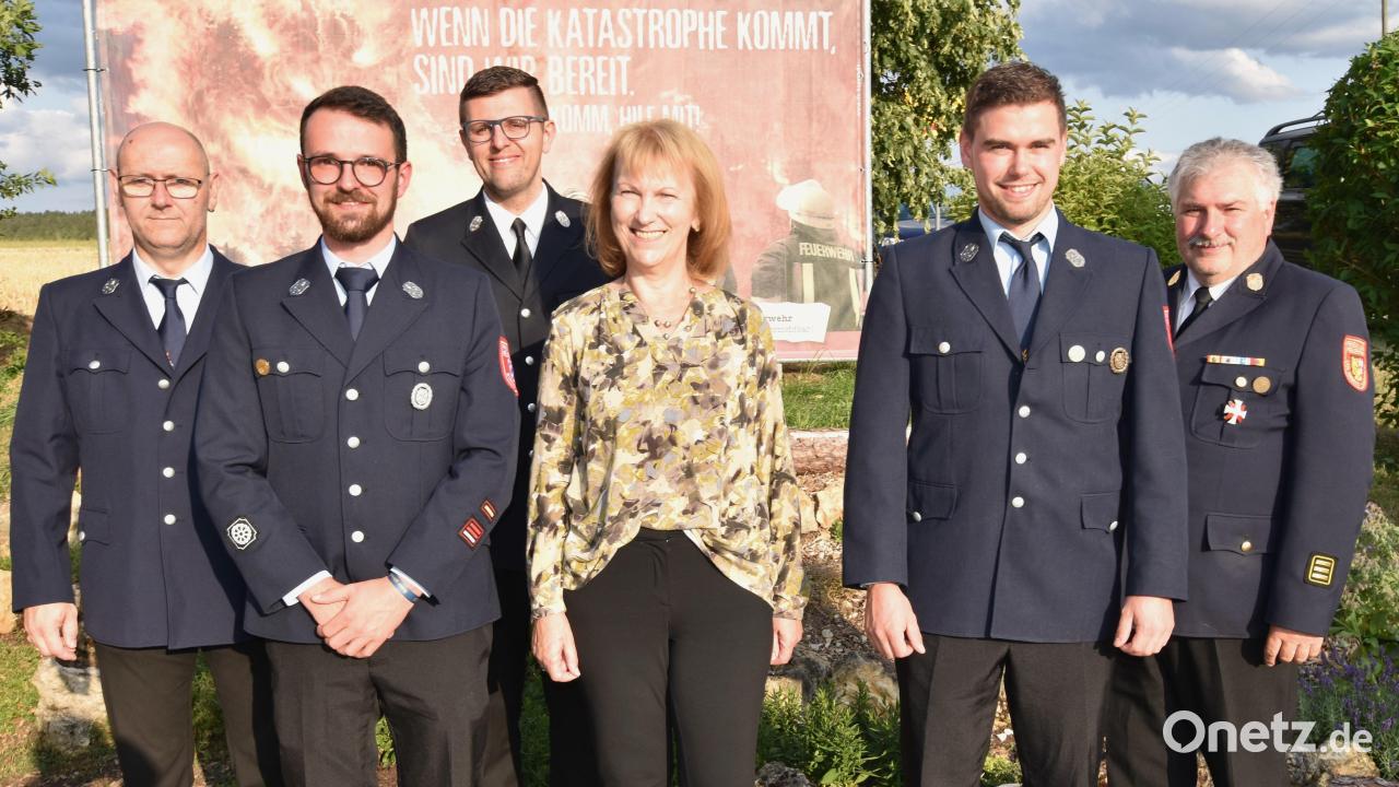Neuer Kommandant und vier Ehrenmitglieder für die Feuerwehr Sunzendorf | Onetz