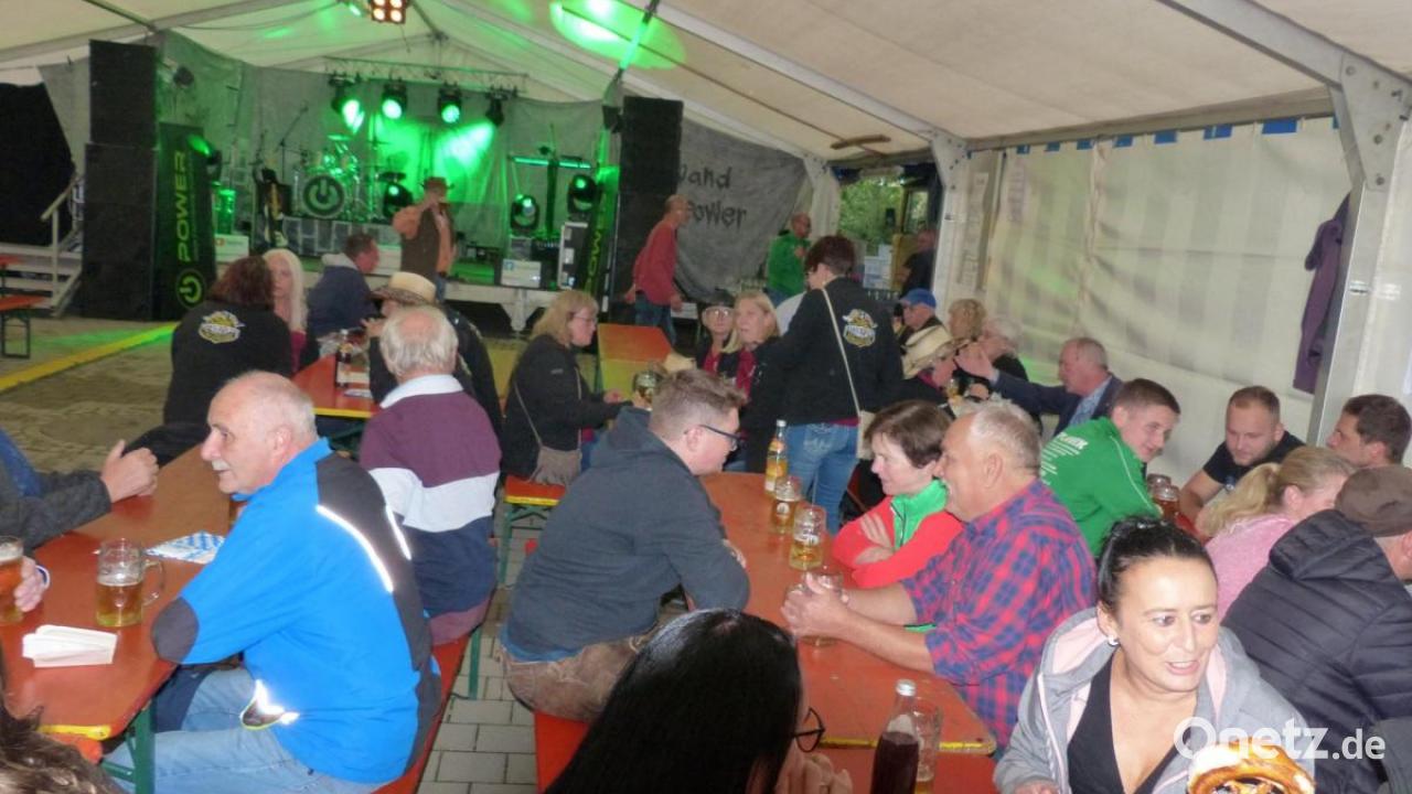 Dorffest in Neudorf trotz Regen ein voller Erfolg | Onetz