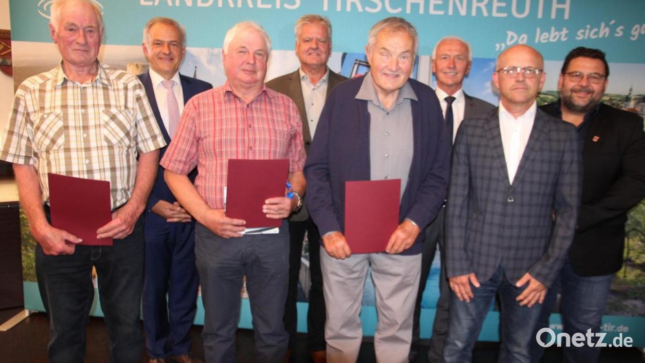 Landkreis Tirschenreuth ehrt langjährige Feldgeschworene | Onetz