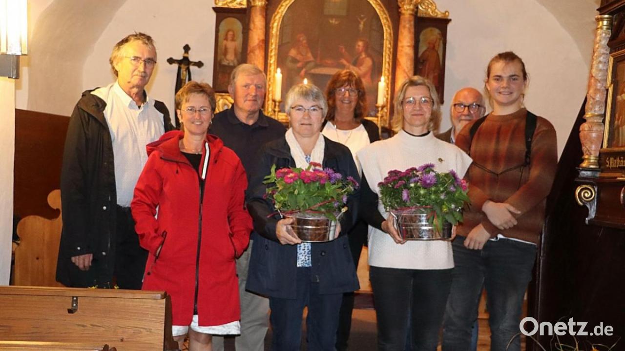 Abendmusik in Weißenberg mit Ehrung langjähriger Sängerinnen | Onetz