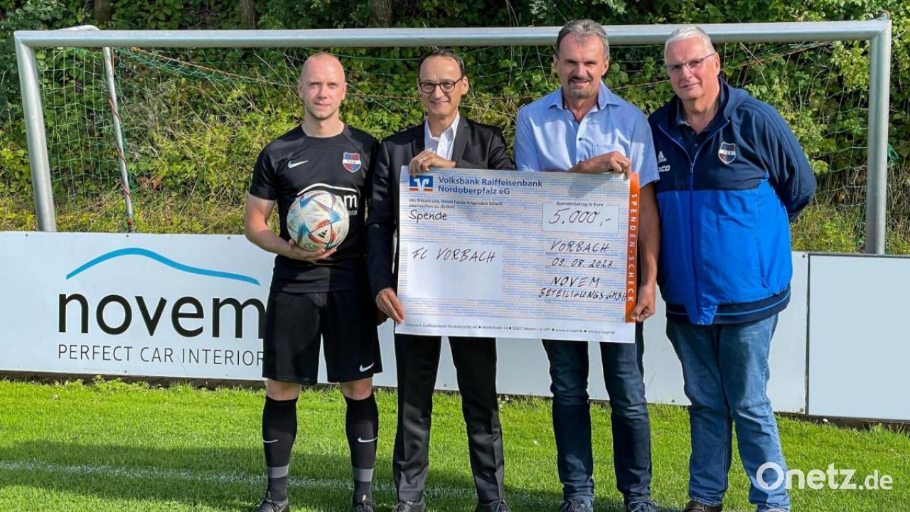 Novem unterstützt den Fußballclub Vorbach mit 5000 Euro | Onetz