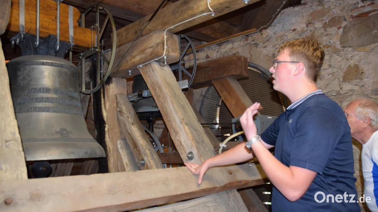 Florian Rieger (19) lässt am Tag des offenen Denkmals in Eschenfelden ...