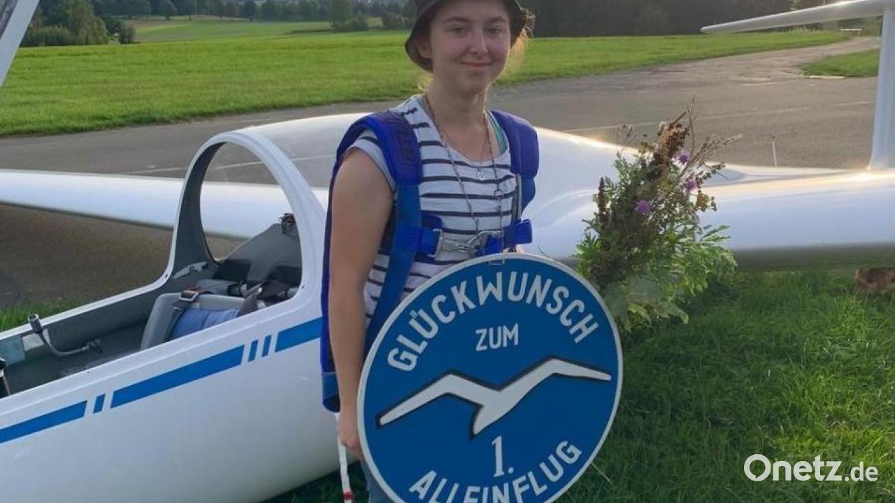 19-jährige Flugschülerin Paula Faltenbacher absolviert erste ...