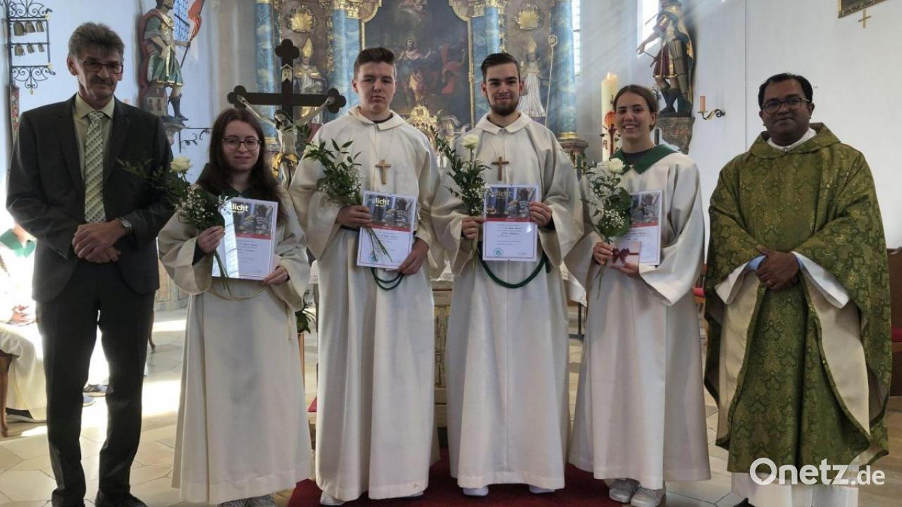 Pfarrgemeinde Schlicht verabschiedet vier langjährige Ministranten | Onetz