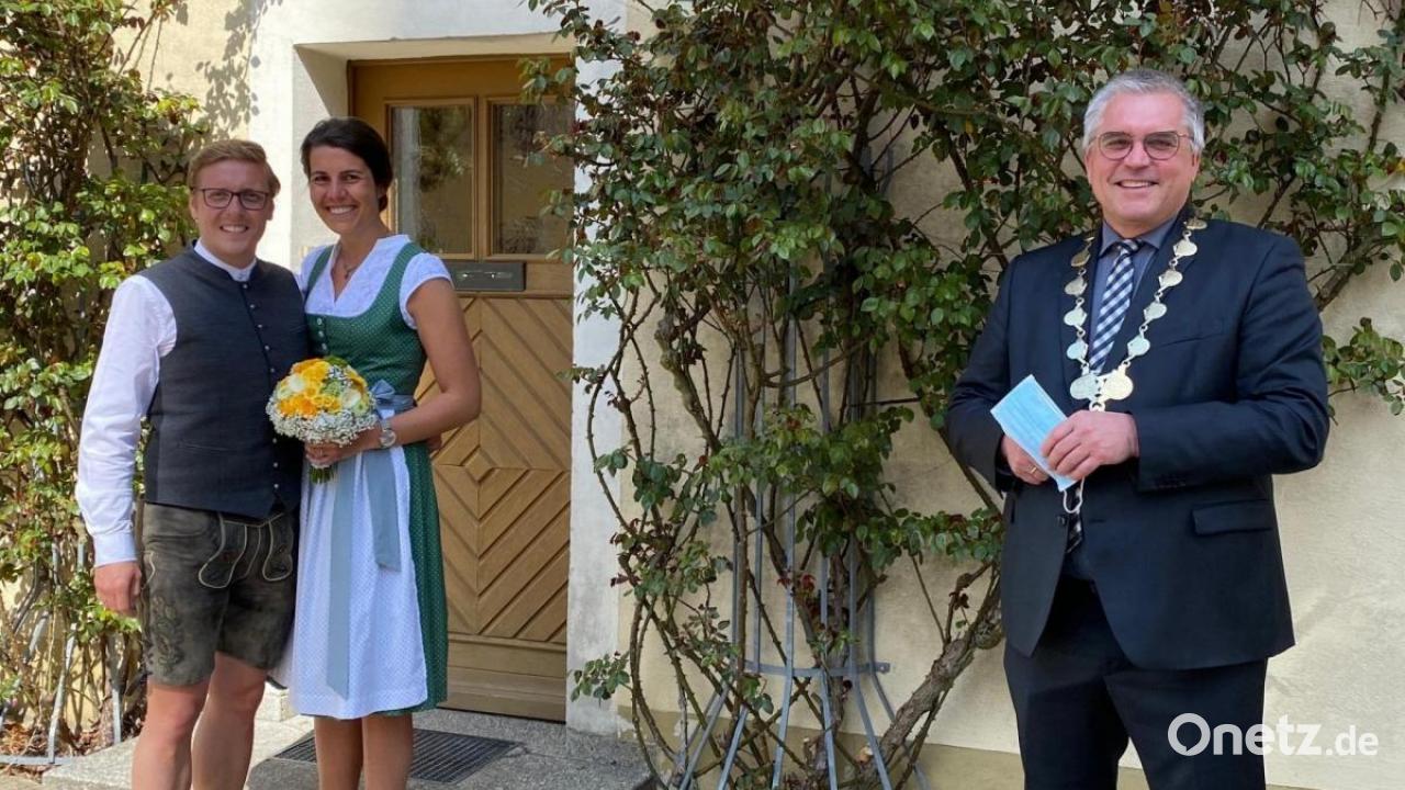 Nach der Trauung allein zuhause | Onetz