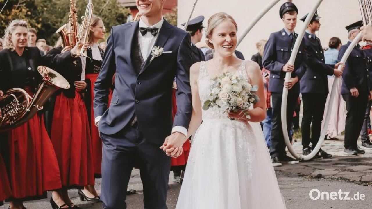 Julia und Roman Baumgärtl geben sich das Jawort | Onetz