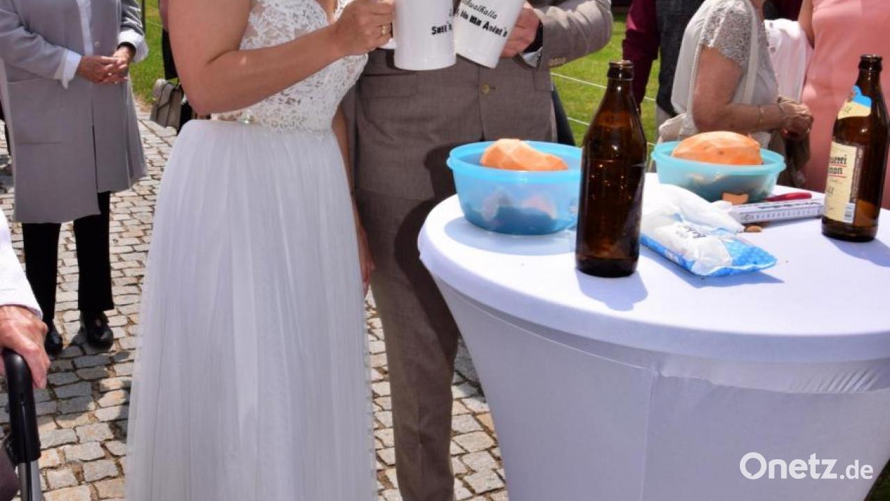 Laura und Peter Pesold feiern Hochzeit im eigenen Gasthof in Königstein | Onetz