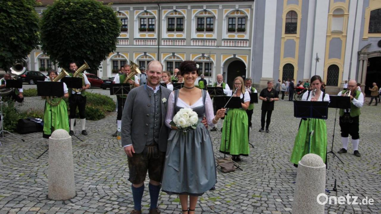 Franziska Heindl und Christoph Härtl: Standesamtliche Trauung in Waldsassen | Onetz