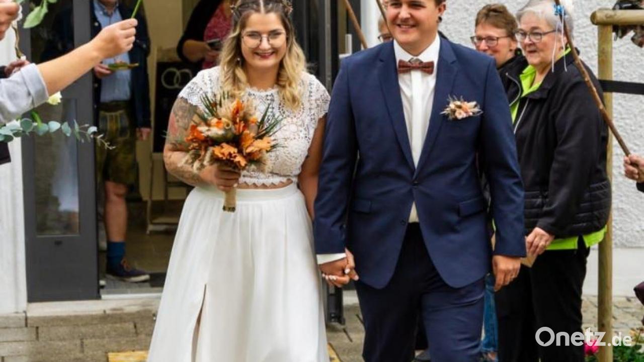 Ehrenspalier für Jan Dreßel und Renee Lisa Singh in Mitterteich | Onetz