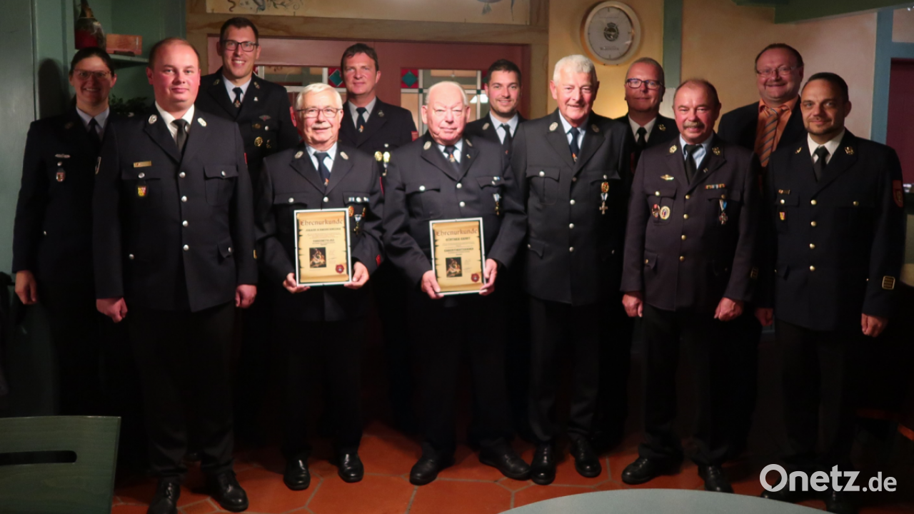 Feuerwehr Freihung ernennt Ehrenmitglied und Ehrenvorsitzenden | Onetz