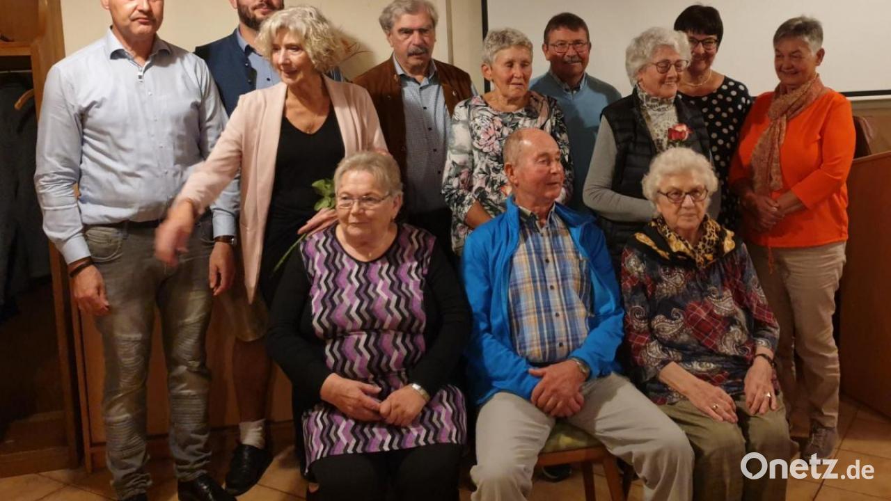 Siedler Weiherhammer ehren nach Ausbuttern treue Mitglieder | Onetz