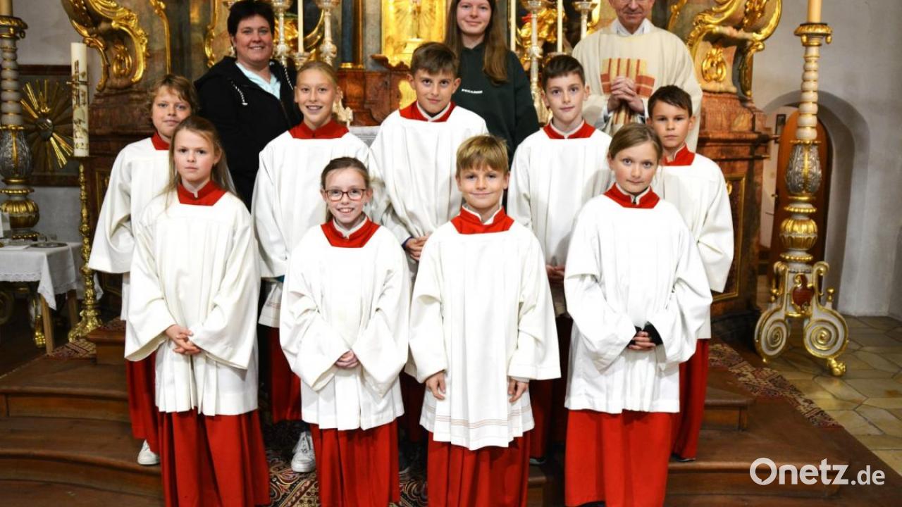 Pfarreigemeinde Ehenfeld verabschiedet langgediente Ministranten und nimmt Neulinge auf | Onetz