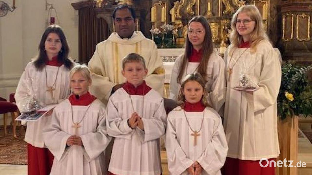 In Pfarrei Freihung Ministranten aufgenommen und verabschiedet | Onetz