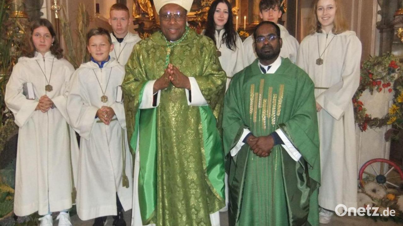 Bischof aus Tansania dankt in Pittersberg für Unterstützung | Onetz