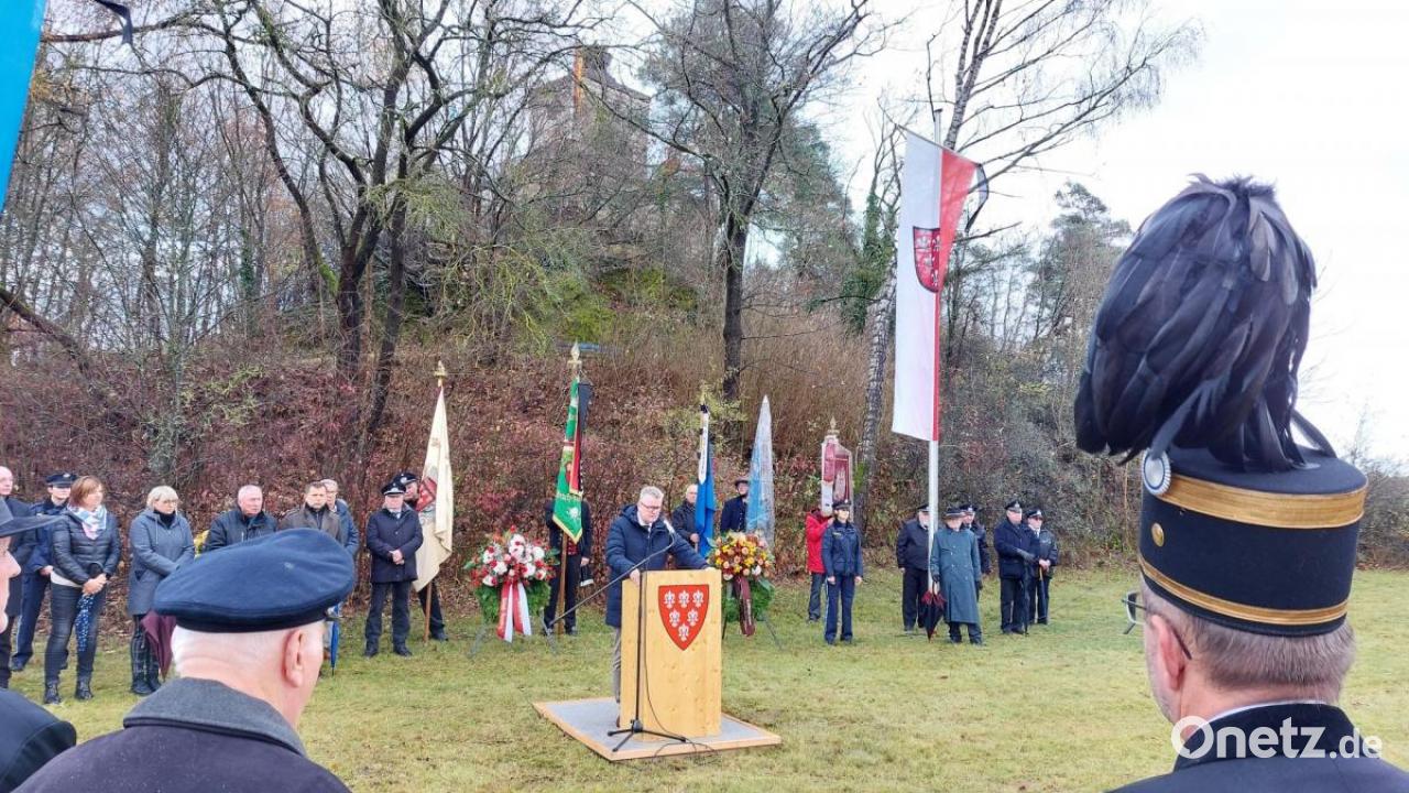 Sulzbach-Rosenberg gedenkt am Volkstrauertag der Opfer der Kriege | Onetz
