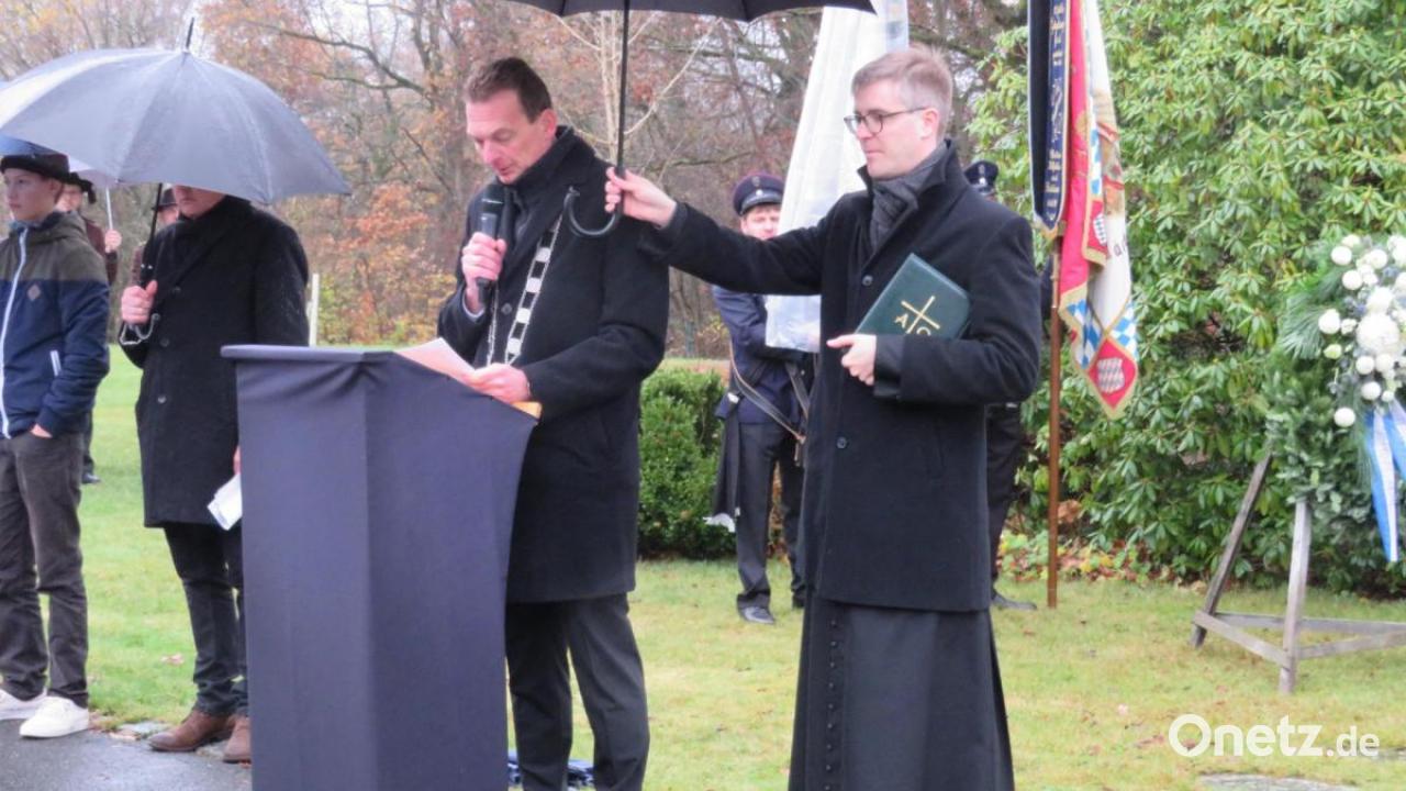 Gedenken an Kriegsopfer - Mahnung für Frieden | Onetz