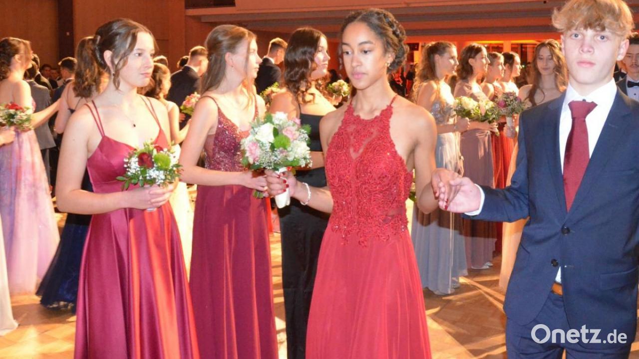 Abschlussbälle der drei Weidener Gymnasien in der Max-Reger-Halle | Onetz