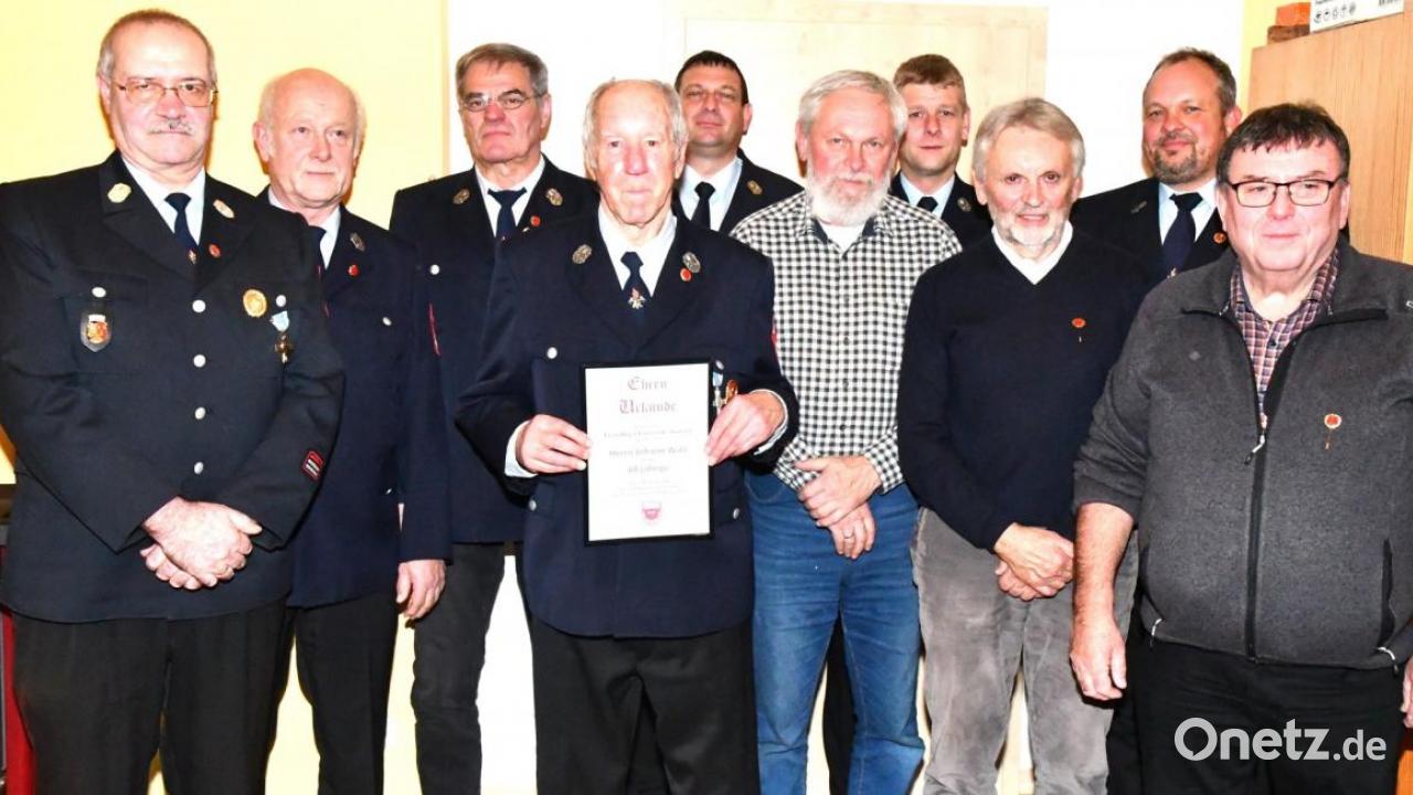 Feuerwehr Aschach dankt langjährigen Mitgliedern für ihre Treue | Onetz