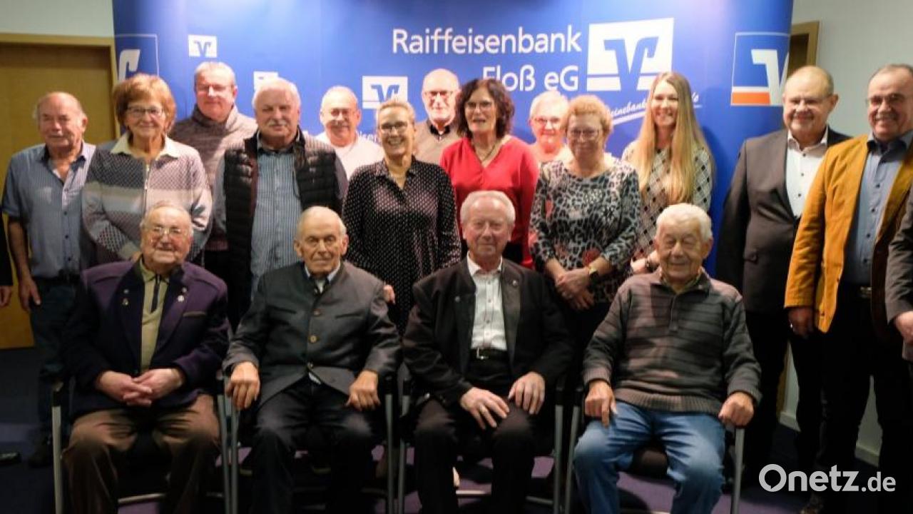 Flosser Raiffeisenbank ehrt treue Mitglieder | Onetz