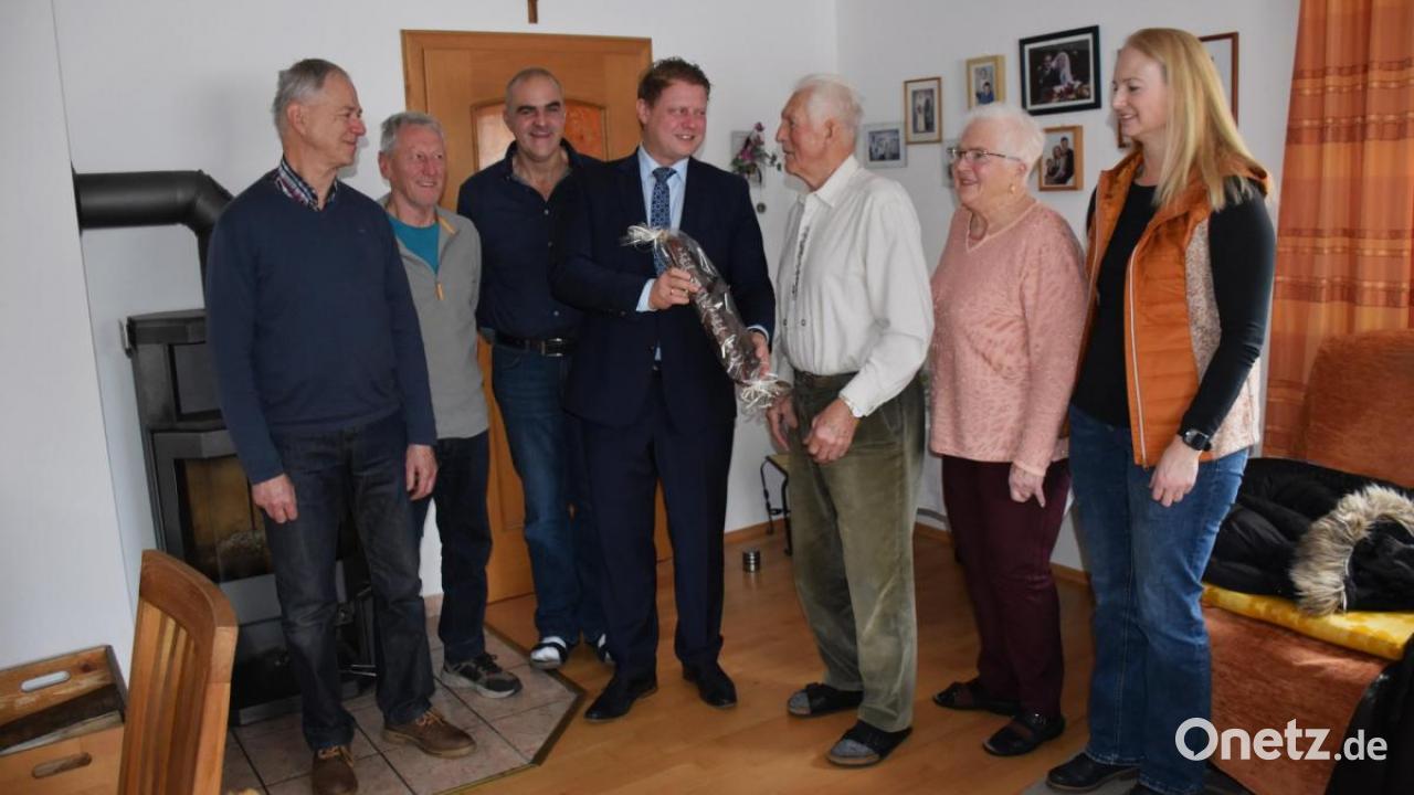 Viele Glückwünsche für Fritz Gründl zum 85. Geburtstag | Onetz