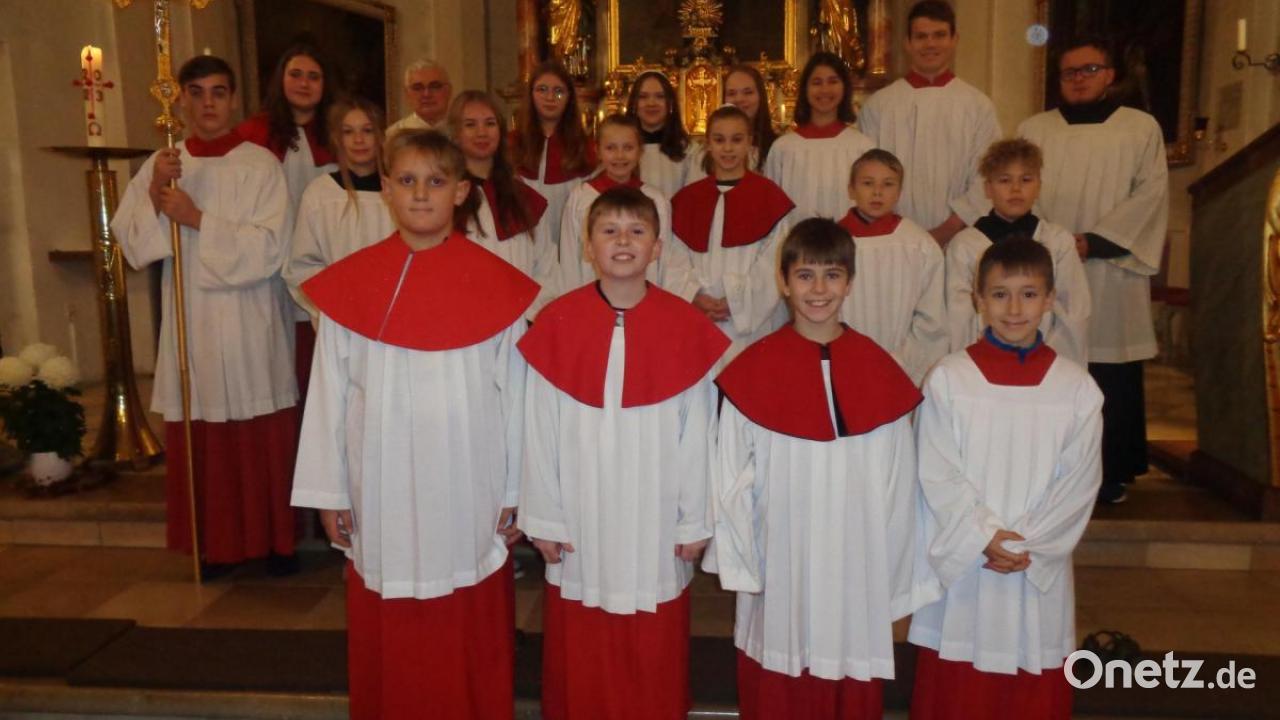 Ministranten verabschiedet und neue Messdiener begrüßt | Onetz
