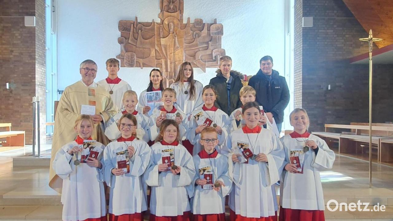Zehn neue Ministranten in der Pfarrei St. Albertus Magnus | Onetz