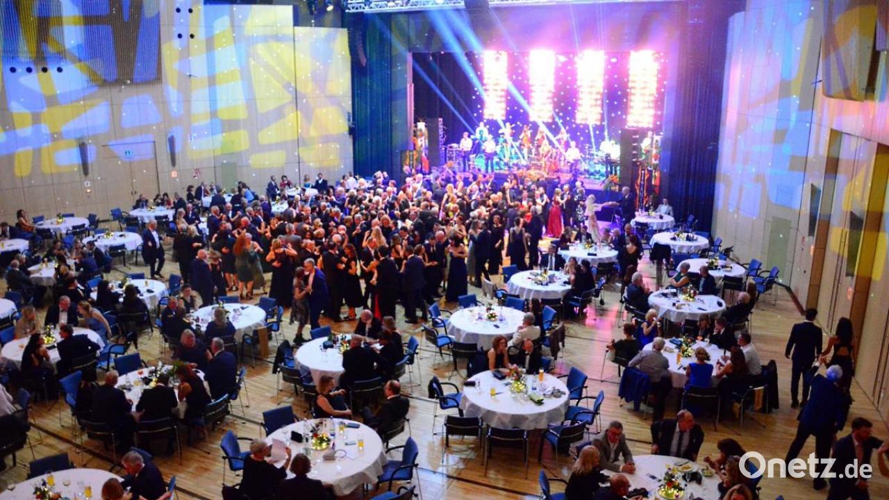 580 Gäste feiern Weidener Stadtball samt Heiratsantrag | Onetz