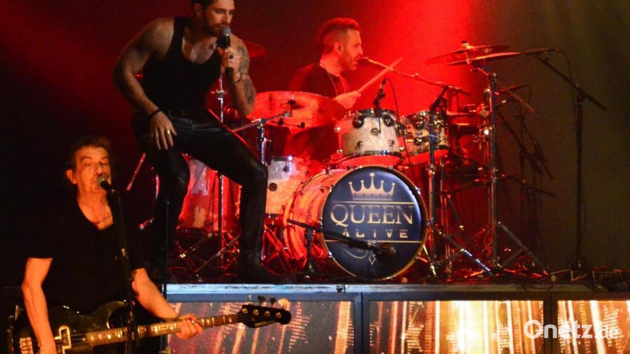Tribute-Band "Queen Alive" begeistert Publikum in Max-Reger-Halle in ...