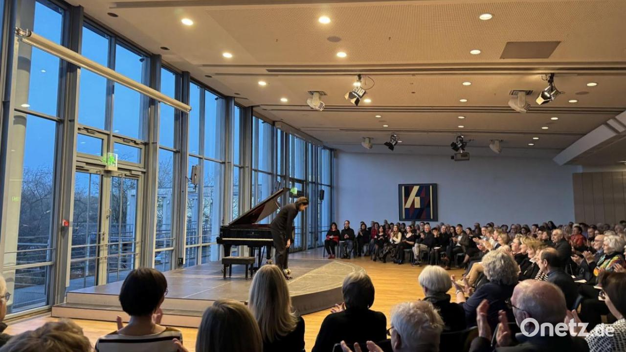 Hinreißender Auftritt von Georgijs Osokins bei "Weidener Meisterkonzerten" | Onetz