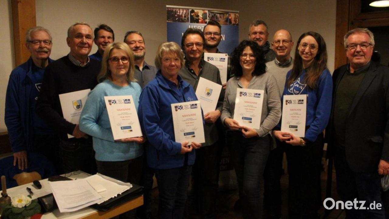 "D'Lustigen Konrader" ehren langjährige Mitglieder | Onetz