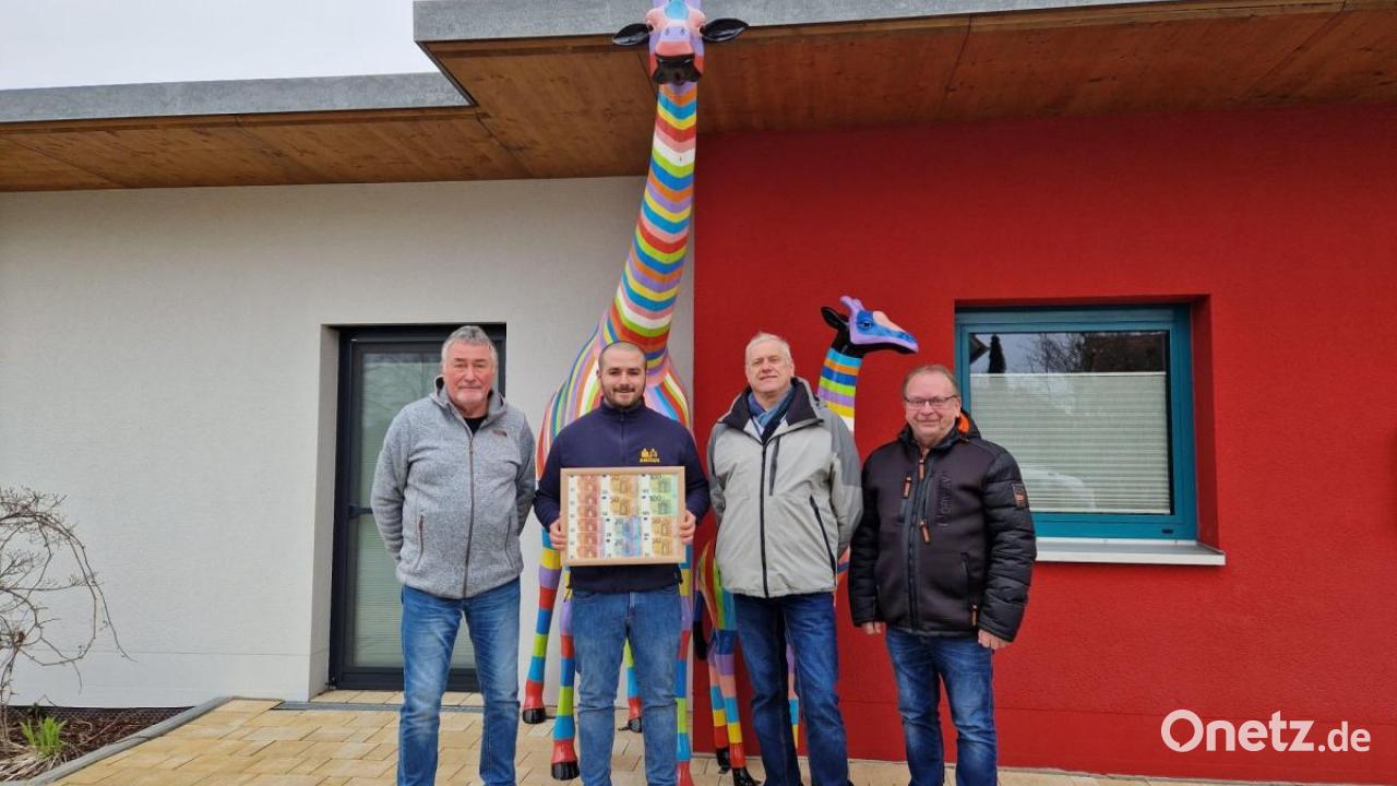 Stammtisch Rauschende Birken aus Raigering spendet für "Ninos Freunde ...