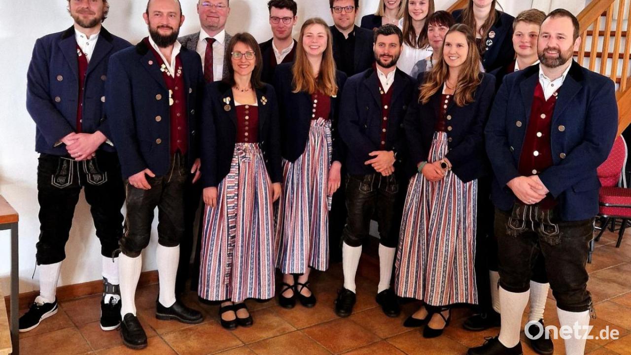 Benjamin Siegert bleibt Vorsitzender bei der Trachtenkapelle Hohenburg ...
