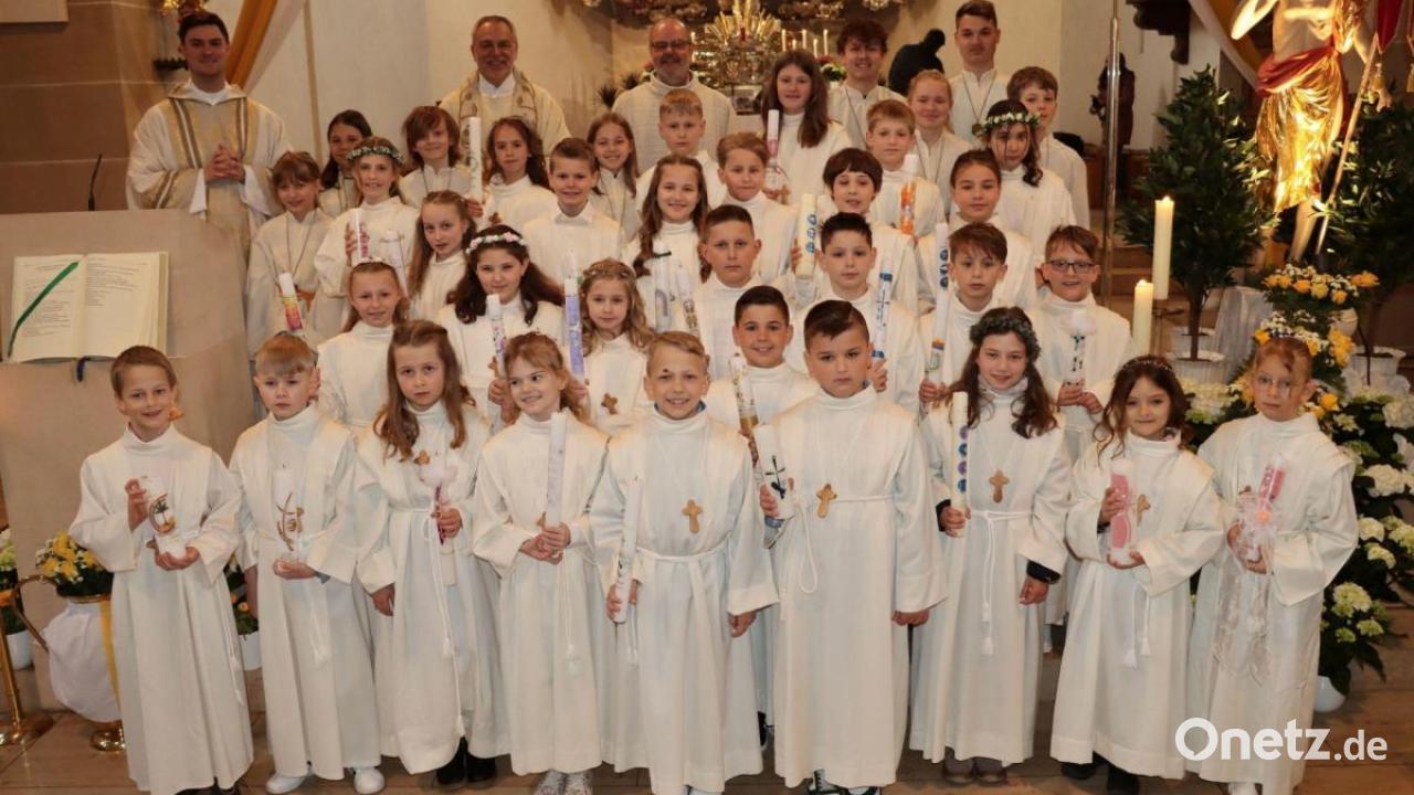 29 Kinder feiern in der Dreifaltigkeitskirche in Amberg ihre ...