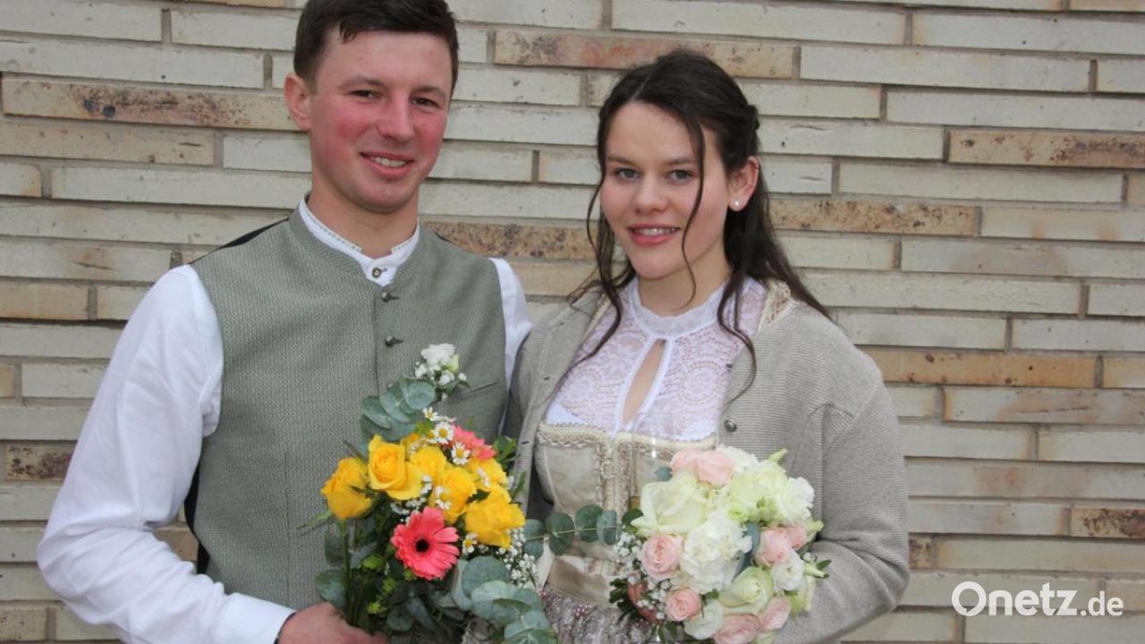 Johanna Schmeller und Jonas Zölch geben sich das Jawort | Onetz