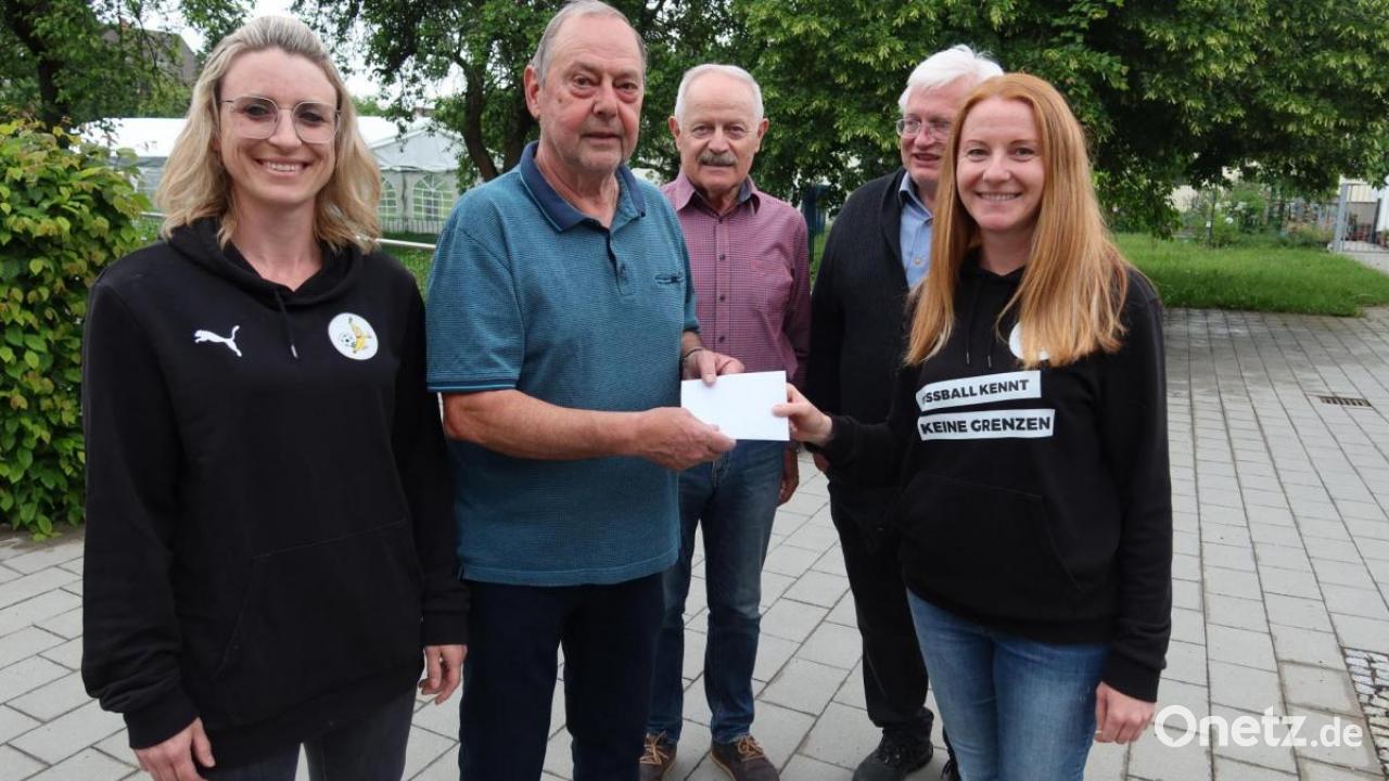 KAB St. Johannes Weiden spendet 600 Euro an Verein "Bananenflanke" | Onetz