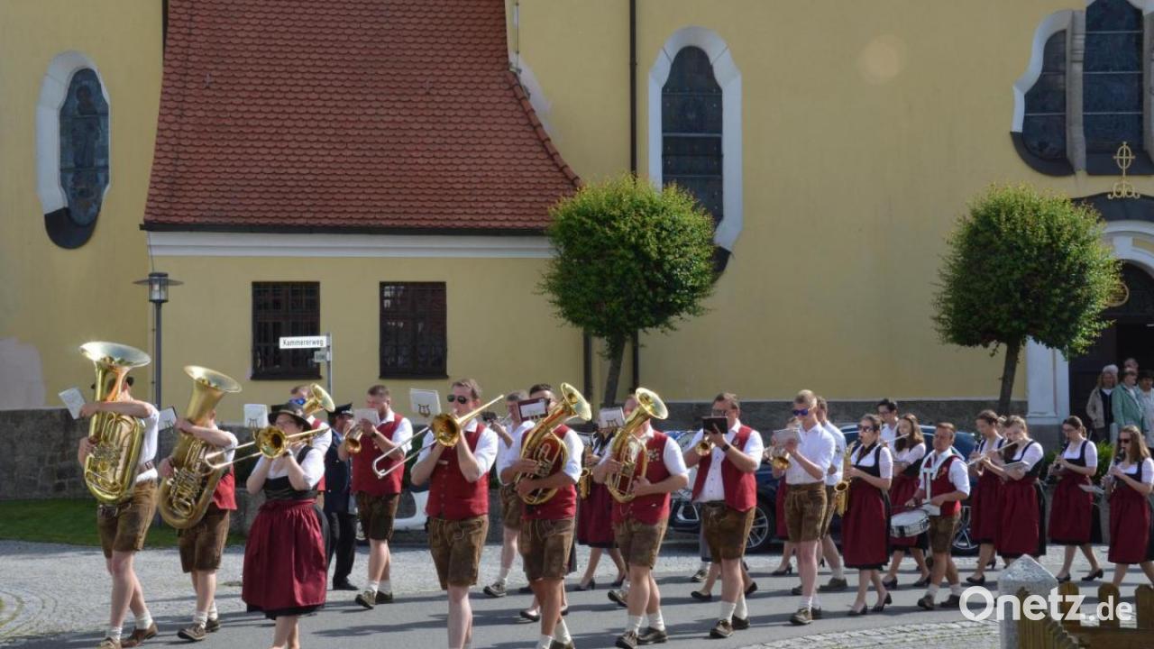 Starkes Bier und langer Kirchenzug zum Waldauer Festjahr | Onetz