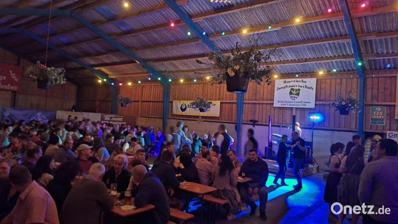 Viel los beim Zoigl- und Weinfest in Pleußen | Onetz