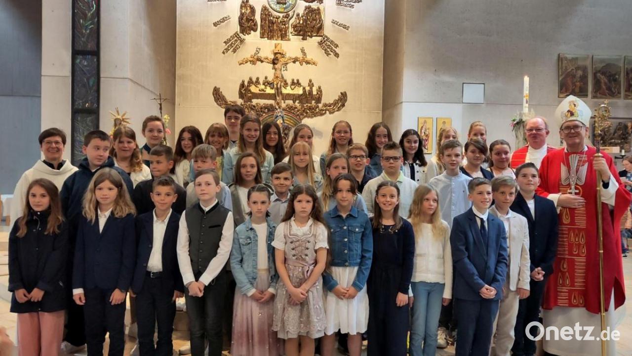 37 junge Katholiken empfangen in Kümmersbruck die Firmung | Onetz