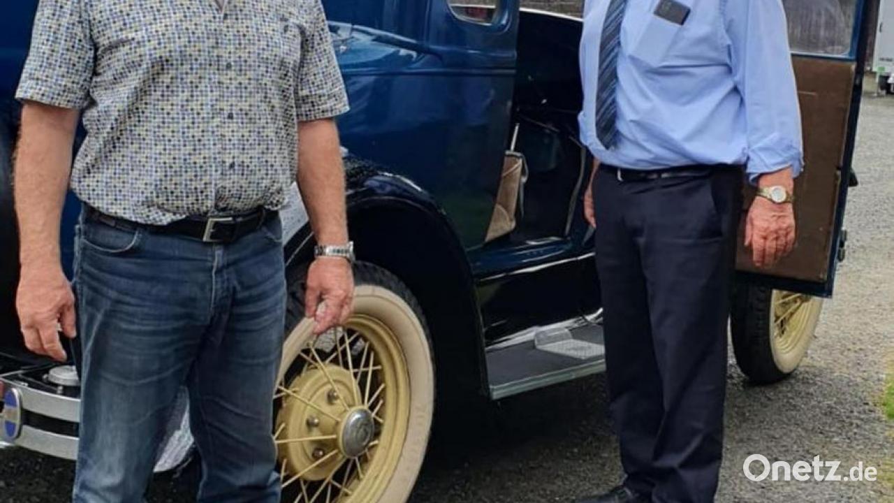 Waldthurner Bürgermeister fährt zum 70. Geburtstag mit dem Oldtimer vor | Onetz