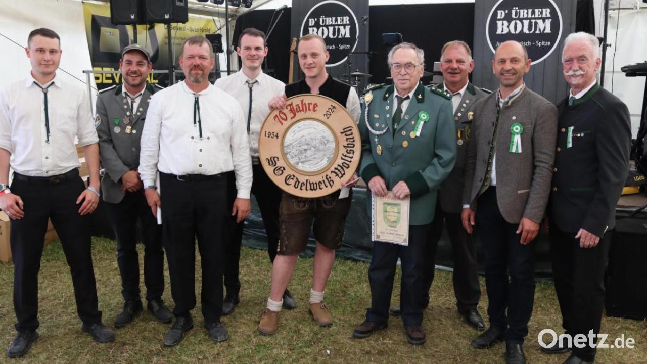 Jubiläumsscheibe der Wolfsbacher Edelweiß-Schützen geht an Michael ...